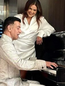 Ronit Roy Age, Wife, Family, Biography & More » StarsUnfolded