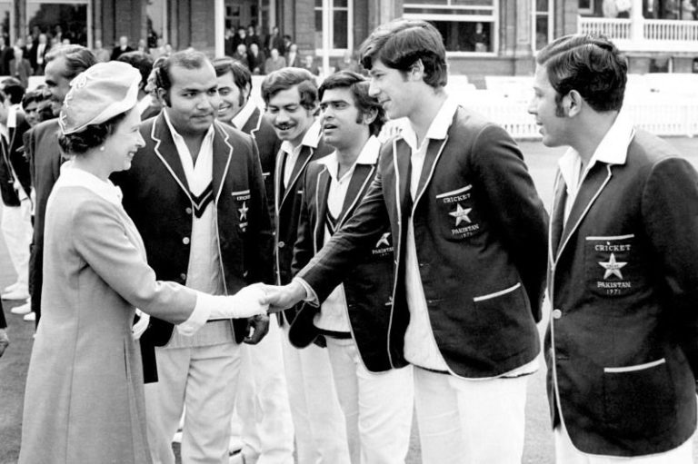 Imran Khan (Cricketer) Height, Age, Wife, Family, Biography » StarsUnfolded