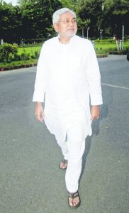 Nitish Kumar (Politician) Age, Caste, Wife, Family, Biography ...