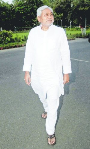 Nitish Kumar (Politician) Age, Caste, Wife, Family, Biography ...