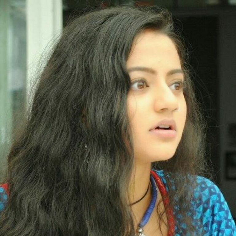 Helly Shah Height, Age, Boyfriend, Family, Biography & More » StarsUnfolded