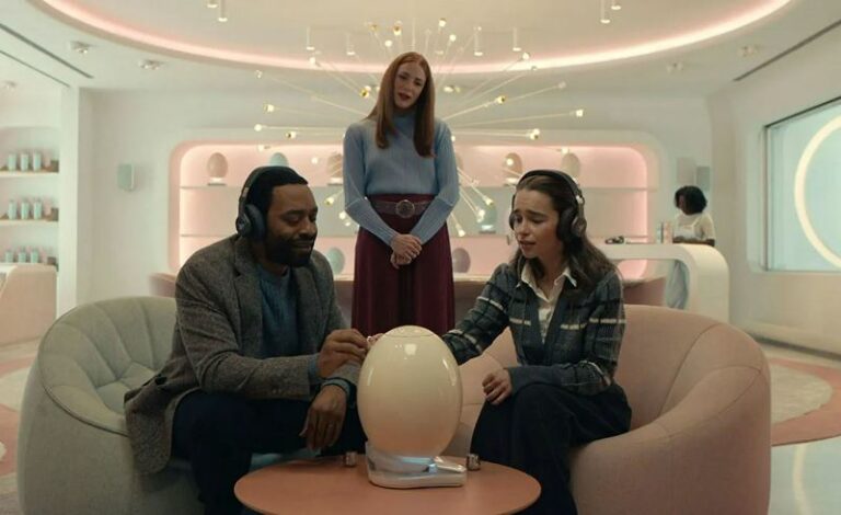 Emilia Clarke Height, Age, Family, Biography » StarsUnfolded