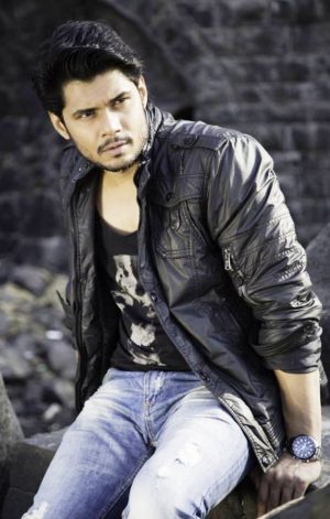 Avinash Dwivedi Height, Age, Wife, Family, Biography » StarsUnfolded
