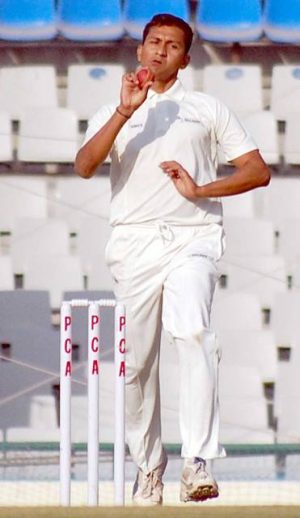 Sanjay Bangar Height, Weight, Age, Wife, Children, Family, Biography ...