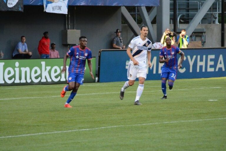 Zlatan Ibrahimović Height, Age, Wife, Family, Biography » StarsUnfolded