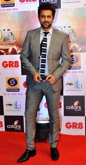 Aamir Dalvi Height, Weight, Age, Wife, Biography & More » StarsUnfolded