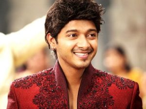 Shreyas Talpade Height, Age, Girlfriend, Wife, Children, Family ...