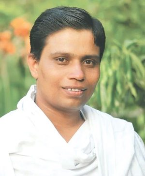 Acharya Balkrishna Age, Wife, Family, Biography » StarsUnfolded