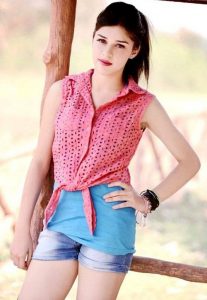 Eisha Singh (Actress) Height, Weight, Age, Affairs, Biography & More ...