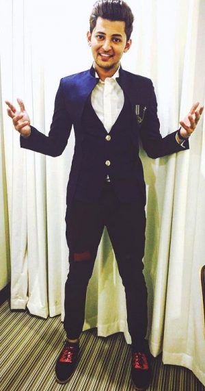 Darshan Raval Height, Age, Wife, Family, Biography » StarsUnfolded