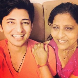 Darshan Raval Height, Age, Wife, Family, Biography » StarsUnfolded
