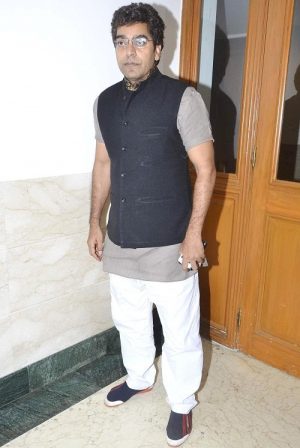 Ashutosh Rana Height, Age, Wife, Family, Biography & More » StarsUnfolded