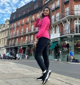 Nisha Bano Height, Age, Husband, Family, Biography » StarsUnfolded