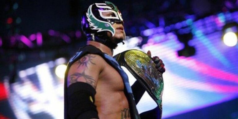Rey Mysterio Height, Weight, Age, Wife, Children, Family, Biography ...