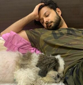 Vatsal Sheth Height, Age, Girlfriend, Wife, Children, Family, Biography ...