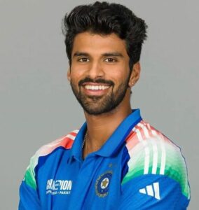 Washington Sundar Height, Age, Girlfriend, Family, Biography ...