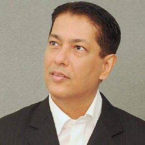Taran Adarsh (Film Analyst) Age, Wife, Biography & More » StarsUnfolded