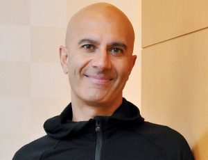 Robin Sharma (Author) Age, Wife, Children, Family, Biography & More ...