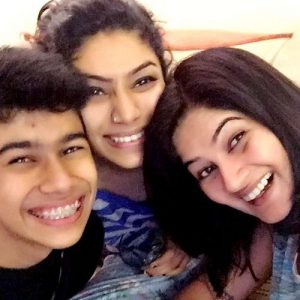 Resham Tipnis (Actress) Height, Weight, Age, Husband, Family, Biography ...