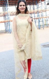 Roopi Gill Age, Family, Boyfriend, Biography & More » StarsUnfolded