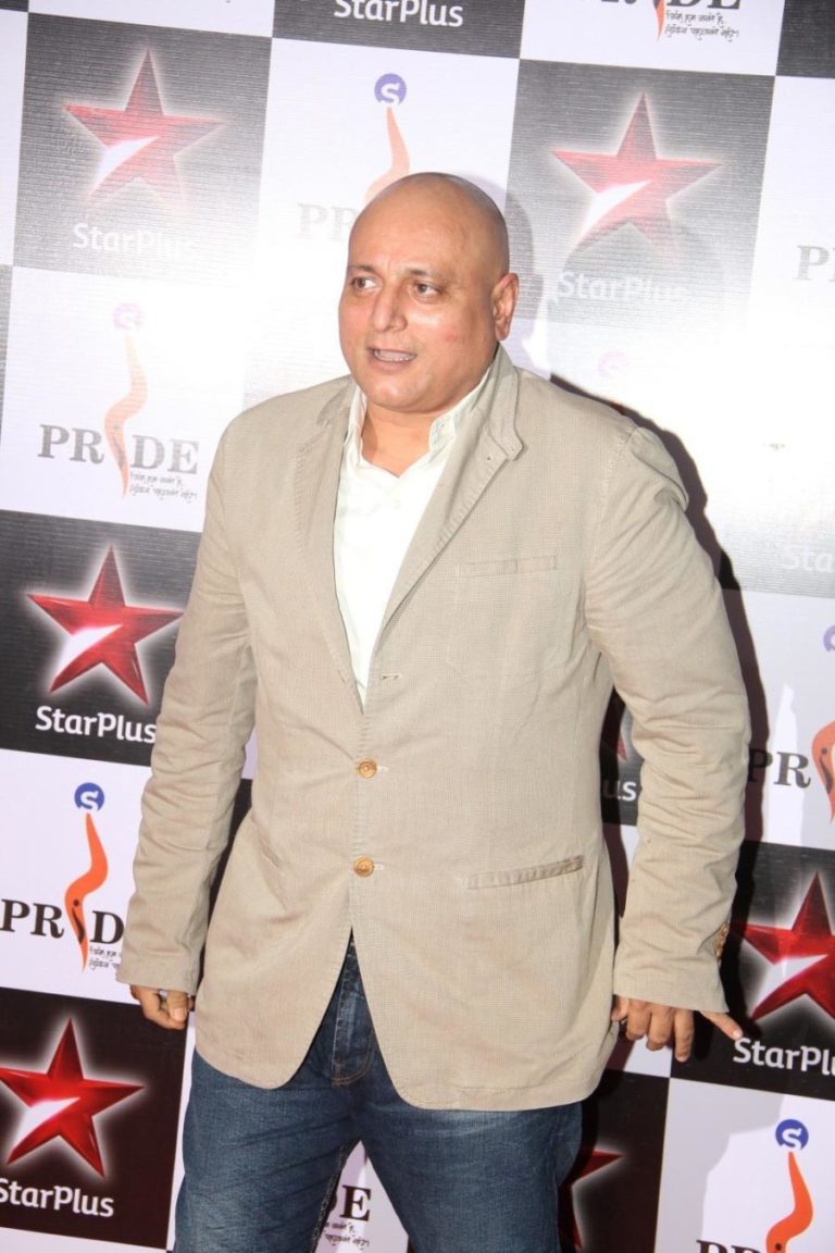 Manoj Joshi Age, Wife, Family, Biography & More » StarsUnfolded