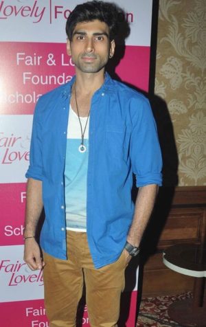Akshay Dogra Height, Weight, Age, Wife, Family, Biography & More ...