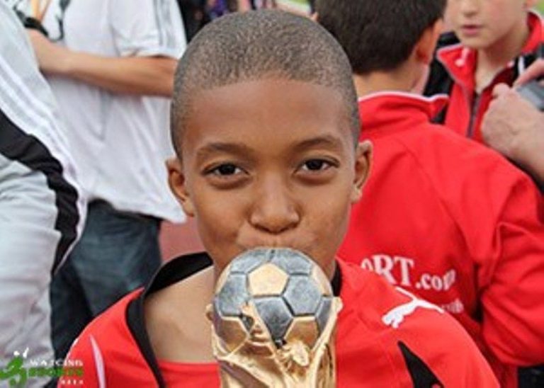 Kylian Mbappé Height, Age, Girlfriend, Family, Biography » StarsUnfolded
