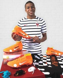 Kylian Mbappé Height, Age, Girlfriend, Family, Biography » StarsUnfolded
