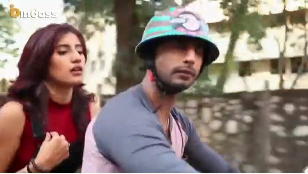 Akasa Singh (Singer) Age, Boyfriend, Family, Biography & More ...