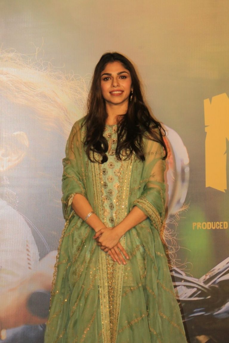 Sharmin Segal Age, Boyfriend, Family, Biography, & More » StarsUnfolded