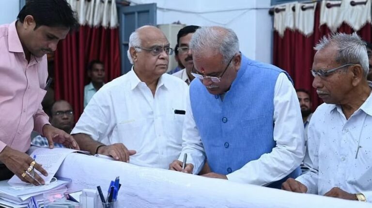 Bhupesh Baghel Age, Caste, Wife, Children, Family, Biography ...