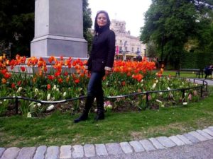 Mahua Moitra Age, Caste, Husband, Family, Biography » StarsUnfolded