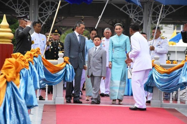 Suthida (Queen Of Thailand) Age, Husband, Family, Biography & More ...