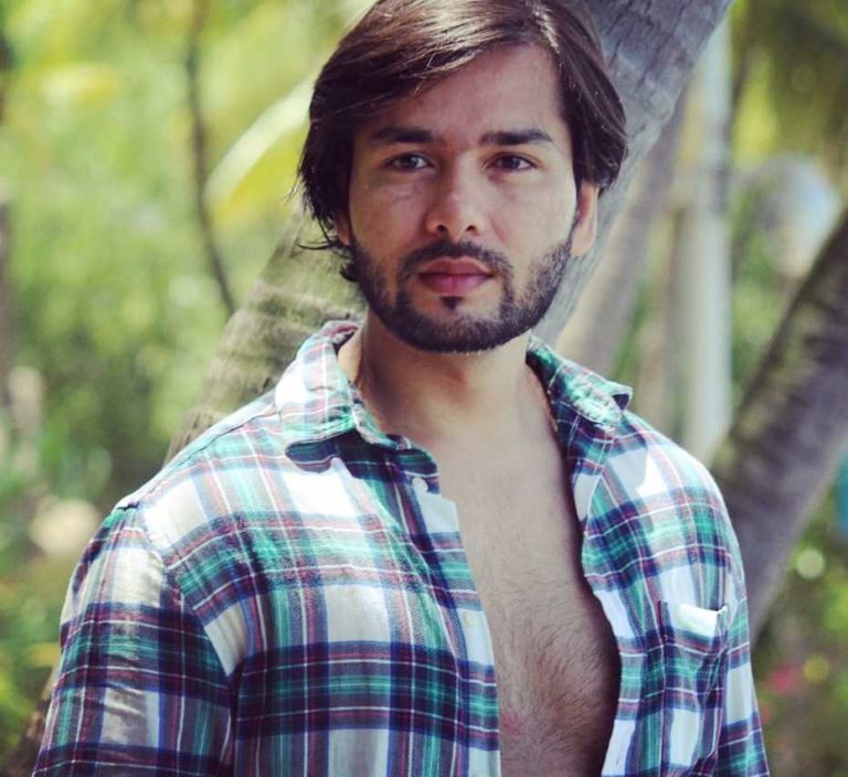 "The Family Man" Actors, Cast & Crew: Roles, Salary » StarsUnfolded