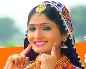 Geeta Rabari Age, Boyfriend, Husband, Family, Biography & More ...