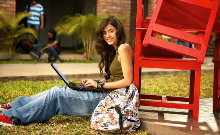 Saba Azad Height, Age, Boyfriend, Family, Biography & More » StarsUnfolded