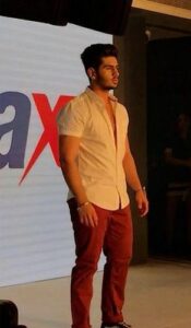 Devashish (MTV Splitsvilla X3) Height, Age, Girlfriend, Family ...