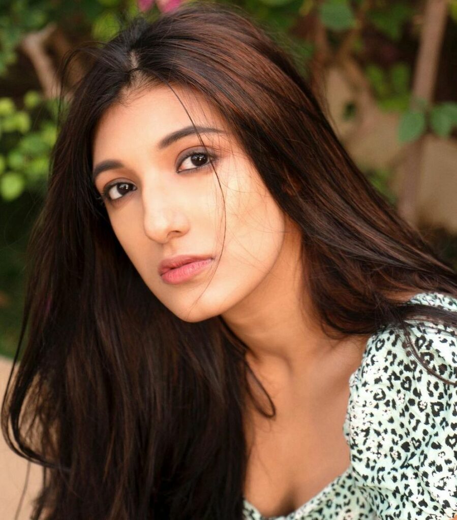 Mismatched Season 3 Actors, Cast & Crew » StarsUnfolded