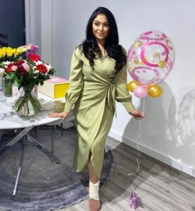 Afshan Azad Height, Age, Boyfriend, Husband, Children, Family ...