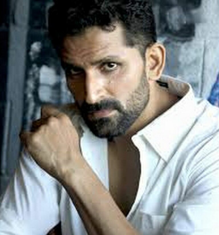 Madha Gaja Raja Actors, Cast & Crew » StarsUnfolded