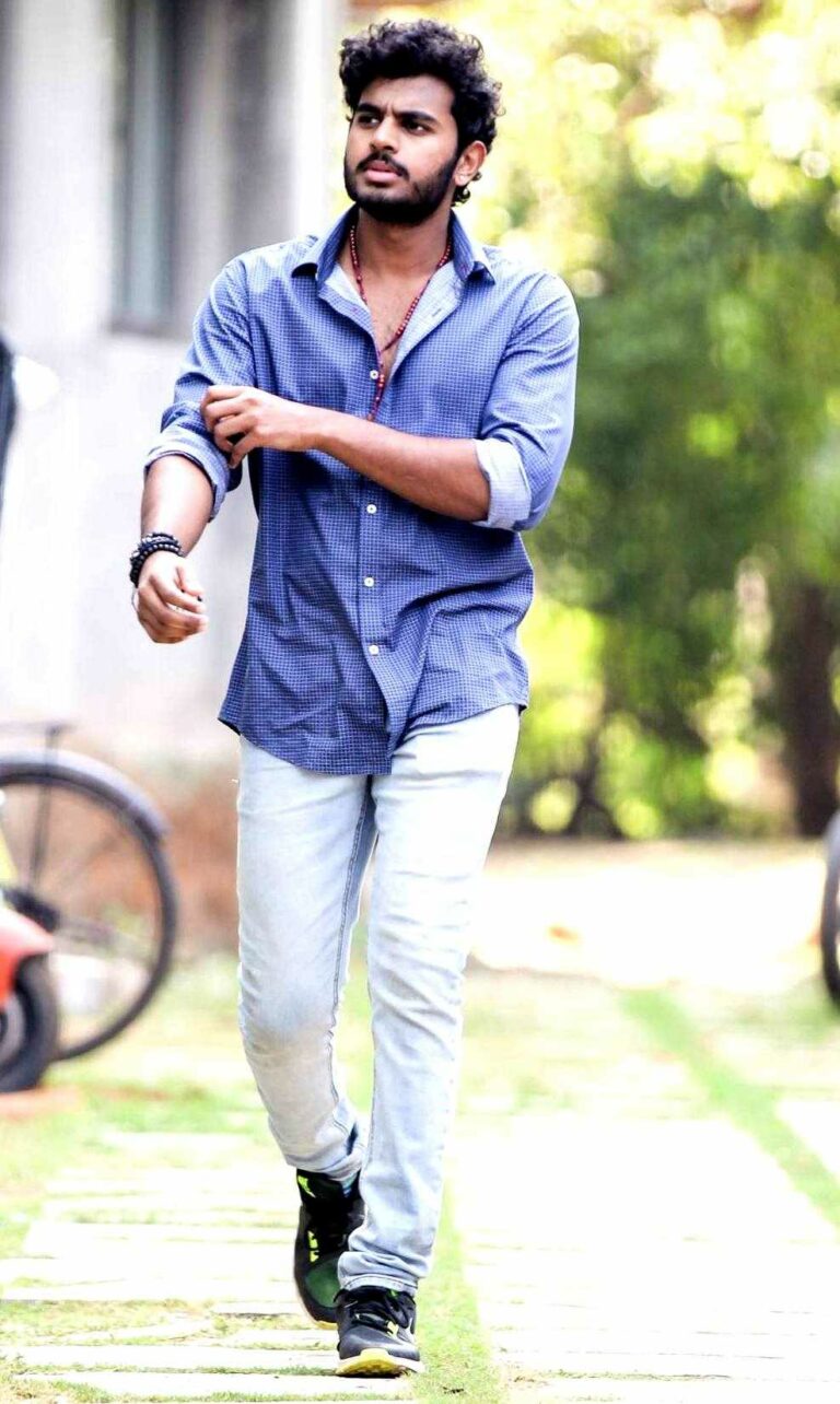 Sameer Malla Height, Age, Girlfriend, Wife, Family, Biography & More ...