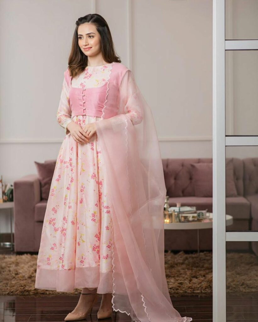 Sana Javed Height, Age, Boyfriend, Husband, Family, Biography & More ...