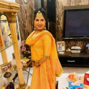 Aroosa Alam Height, Age, Boyfriend, Husband, Children, Family ...