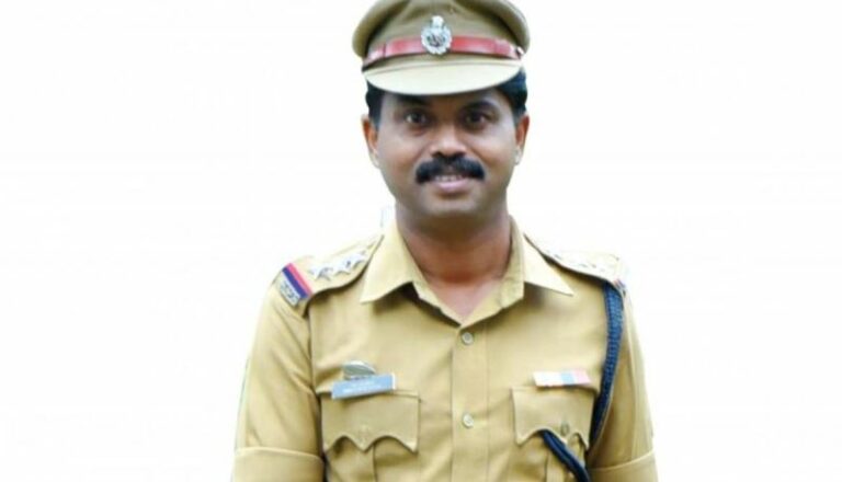 Sibi Thomas Height, Age, Wife, Children, Family, Biography & More ...