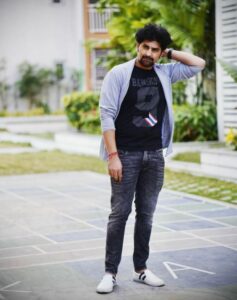 Ravi Kiran Height, Age, Girlfriend, Wife, Children, Family, Biography ...