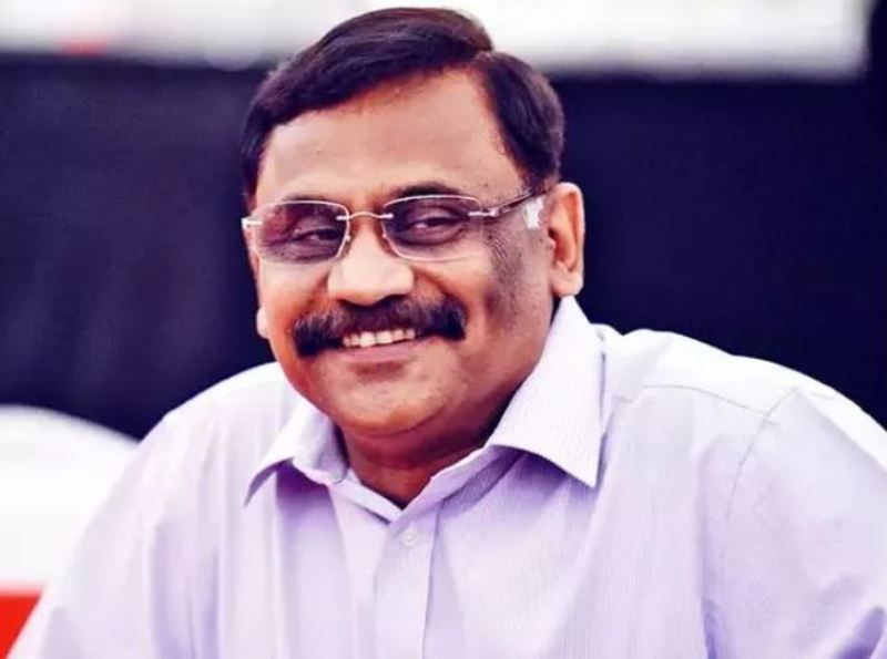 Sunil Valson Height, Age, Wife, Children, Family, Biography & More ...