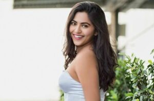 Mrunmayee Deshpande Height, Age, Husband, Family, Biography & More ...