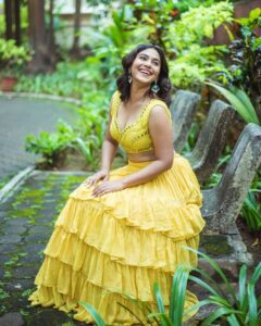 Mrunmayee Deshpande Height, Age, Husband, Family, Biography & More ...