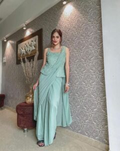 Pooja Mundhra Height, Age, Boyfriend, Husband, Family, Biography & More ...