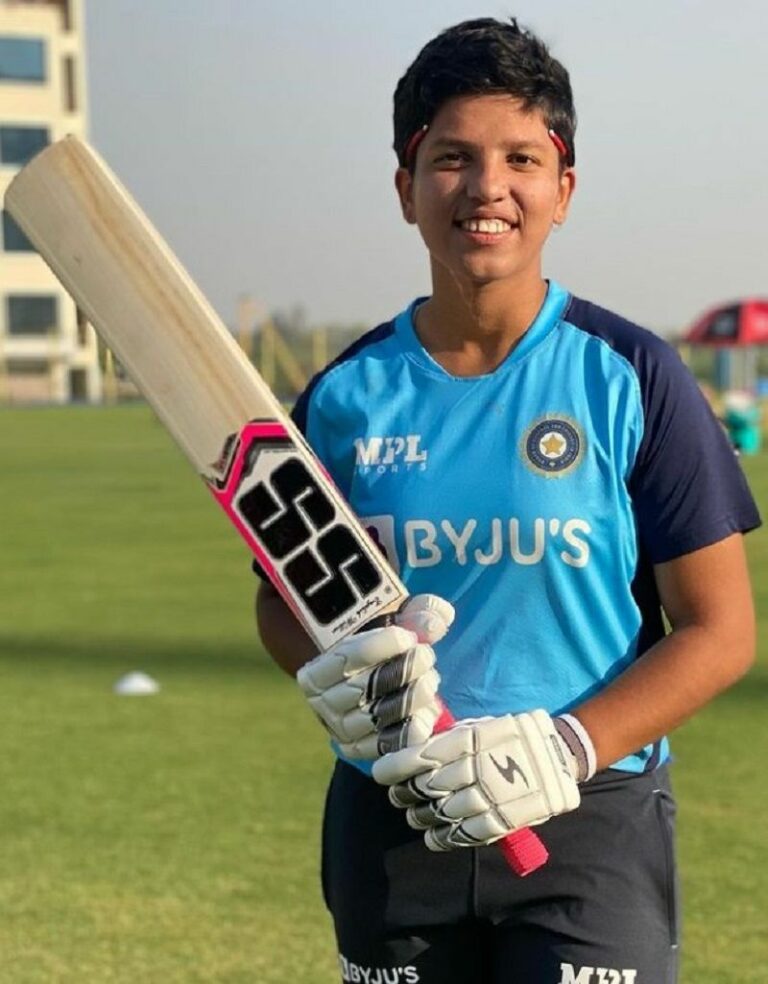 Richa Ghosh Height, Age, Boyfriend, Family, Biography & More ...